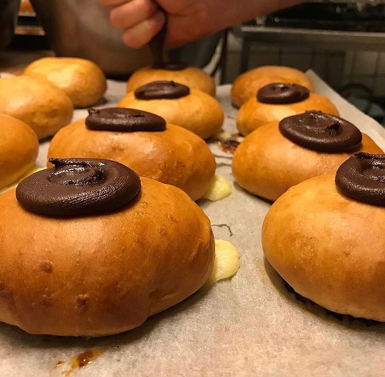 Fløjlsblød creme og smørfyldt brød: Aarhus-bager har allerede ...