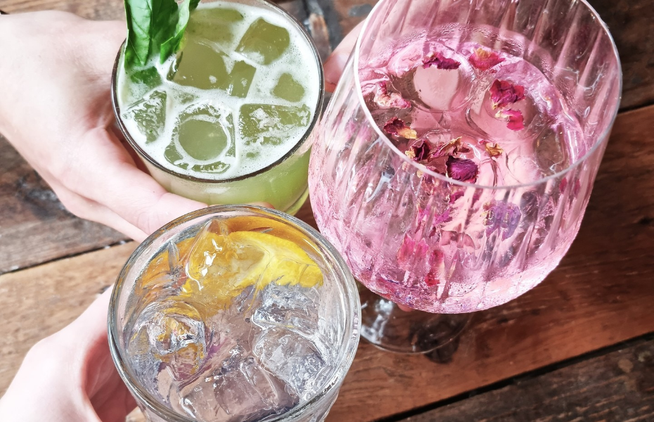 Karaoke på Two Socks: Syng, grin og masser af gin - Smag Aarhus